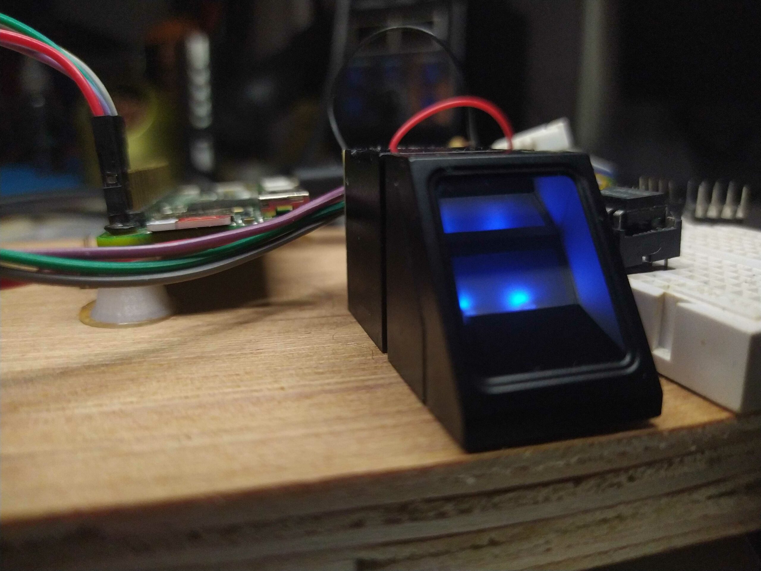 Utiliser un lecteur d'empreinte digitale avec le Raspberry Pi.